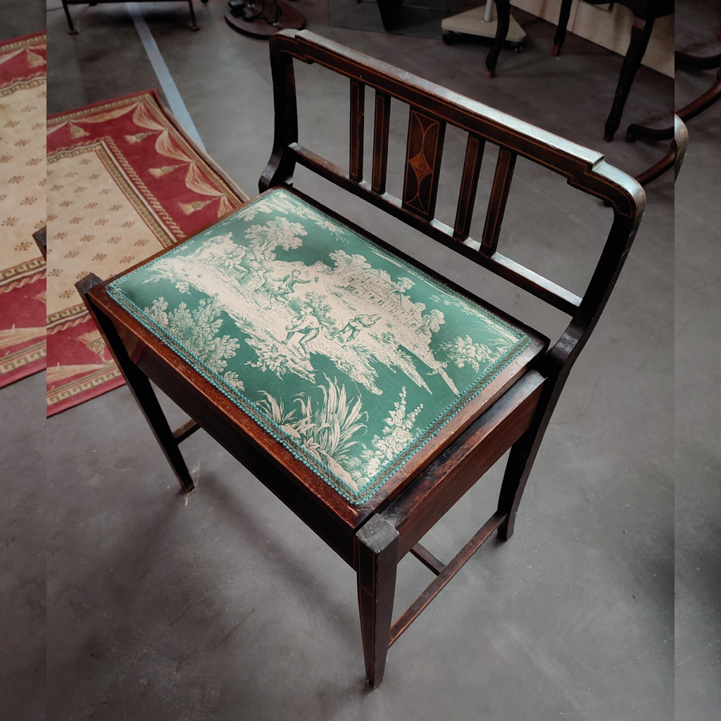 Costurero Isabelino Madera Caoba y Tela Toile de Jouy